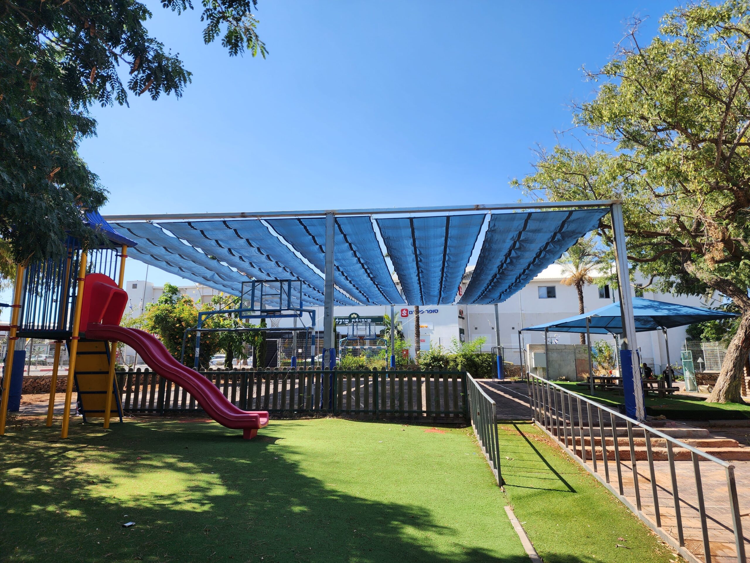 נפתח נסגר - אלי שלו פתרונות הצללה בע''מ