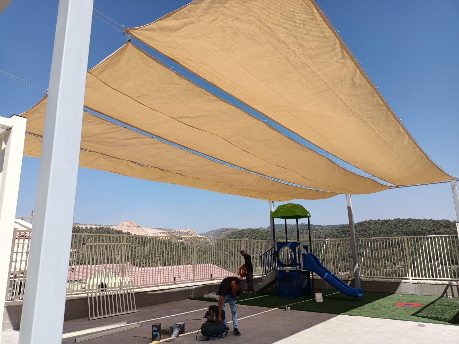 נפתח נסגר - אלי שלו פתרונות הצללה בע''מ