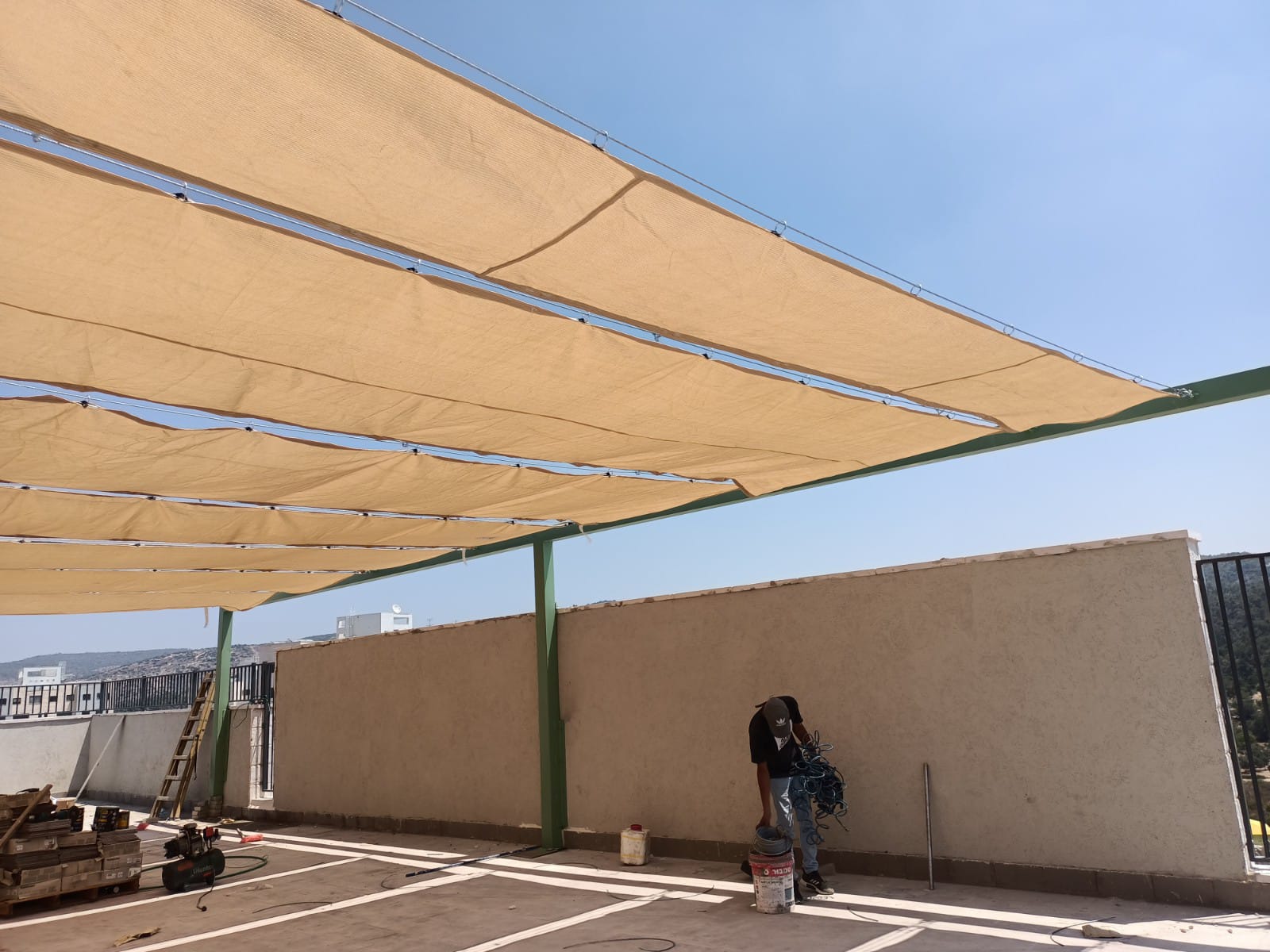 נפתח נסגר - אלי שלו פתרונות הצללה בע''מ